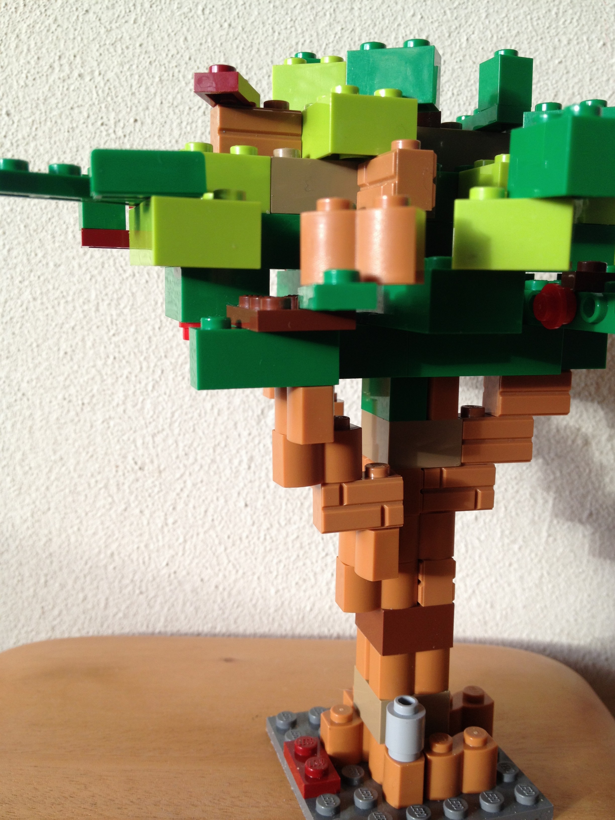 A tree and a dragon head | Frank van der Most